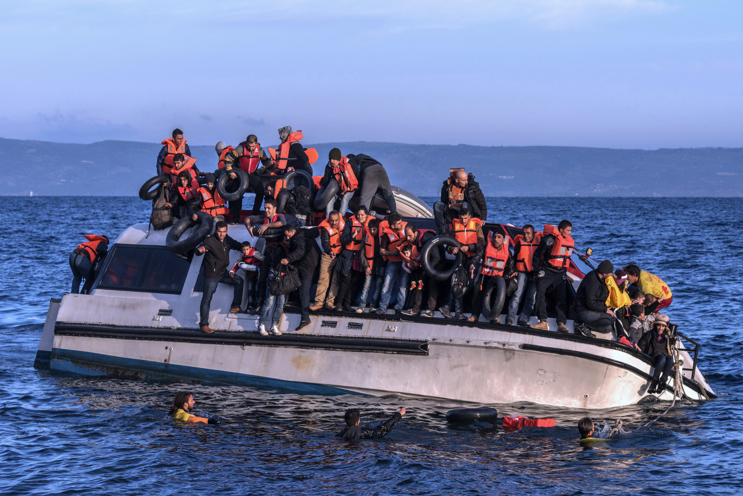 Protester på Lesvos mot tilbakesending av flyktninger - Transit magasin